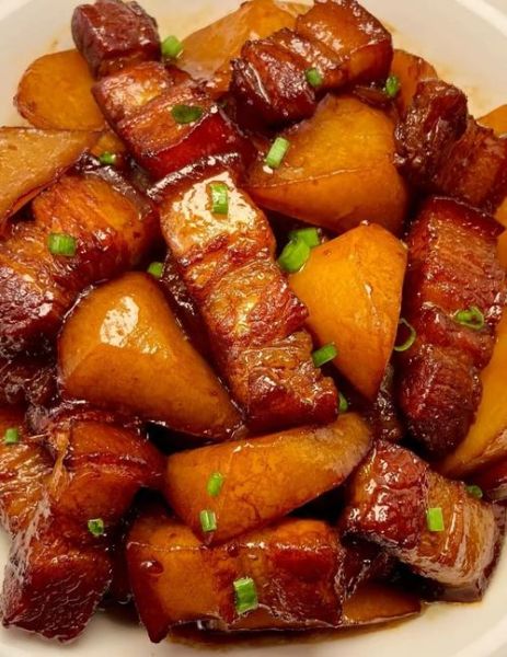 土豆烧肉家常做法_土豆烧肉怎么做好吃又简单-第1张图片-山城妙识