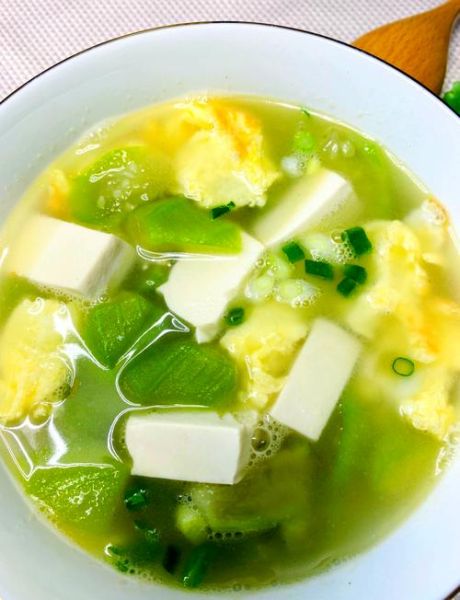 丝瓜豆腐汤怎么做_丝瓜豆腐汤的功效与禁忌-第1张图片-山城妙识