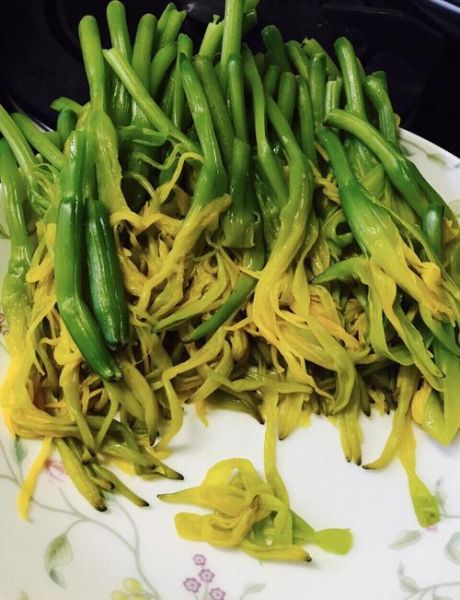 黄花菜怎么做好吃_黄花菜焯水几分钟才脆嫩-第2张图片-山城妙识