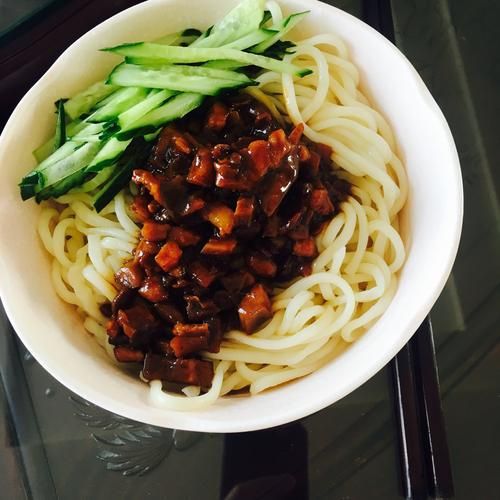 肉丁炸酱怎么做_炸酱面肉丁怎么切-第1张图片-山城妙识