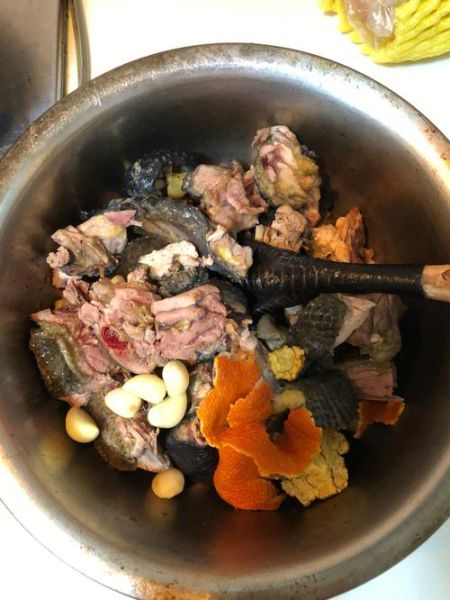 鱿鱼炖鸡怎么做_鱿鱼炖鸡的家常做法-第3张图片-山城妙识