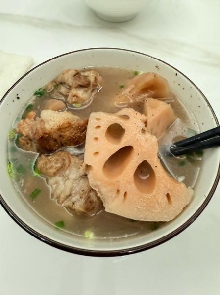 莲藕汤怎么煲好喝_莲藕汤的做法步骤-第3张图片-山城妙识