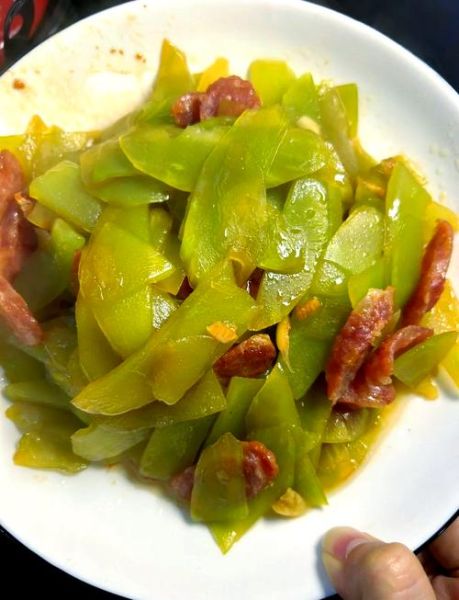 炒腊肠的家常做法_腊肠怎么炒才好吃-第3张图片-山城妙识
