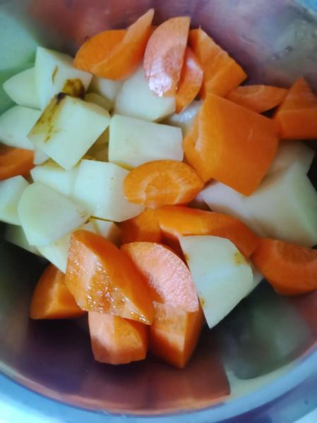 三汁焖锅怎么做_三汁焖锅酱汁怎么调-第3张图片-山城妙识