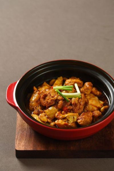 砂锅炖鸡的家常做法_砂锅炖鸡需要焯水吗-第1张图片-山城妙识