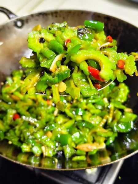 苦瓜怎么炒不苦_苦瓜最好吃的做法-第1张图片-山城妙识