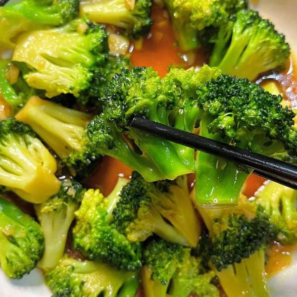 家常西兰花怎么炒好吃_西兰花焯水几分钟才脆绿-第2张图片-山城妙识 家常西兰花怎么炒好吃_西兰花焯水几分钟才脆绿-第2张图片-山城妙识