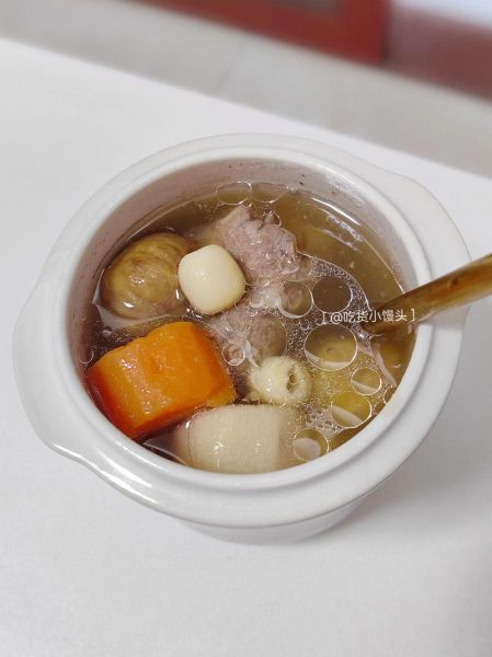 莲子排骨汤的做法_莲子排骨汤怎么炖好喝-第1张图片-山城妙识