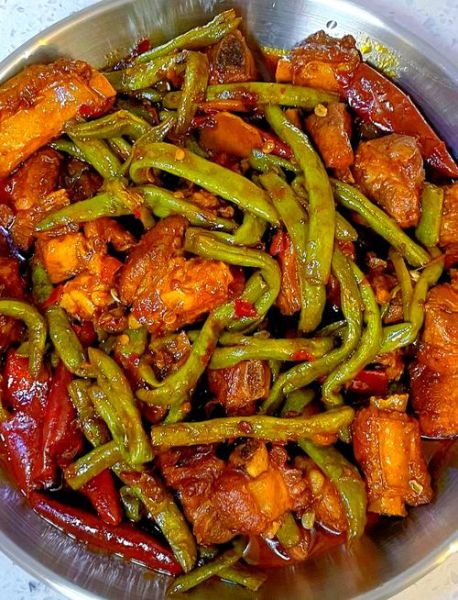 芸豆炖排骨的家常做法_芸豆炖排骨需要焯水吗-第1张图片-山城妙识