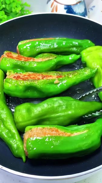 青椒酿肉怎么做好吃_青椒酿肉的家常做法-第2张图片-山城妙识