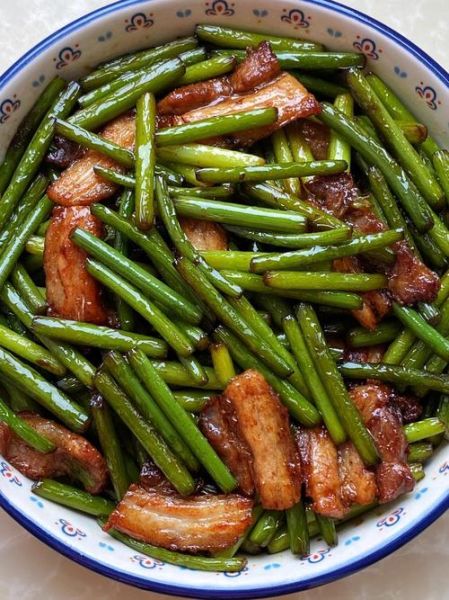 蒜薹炒肉怎么炒好吃_蒜薹炒肉用哪个部位肉-第1张图片-山城妙识