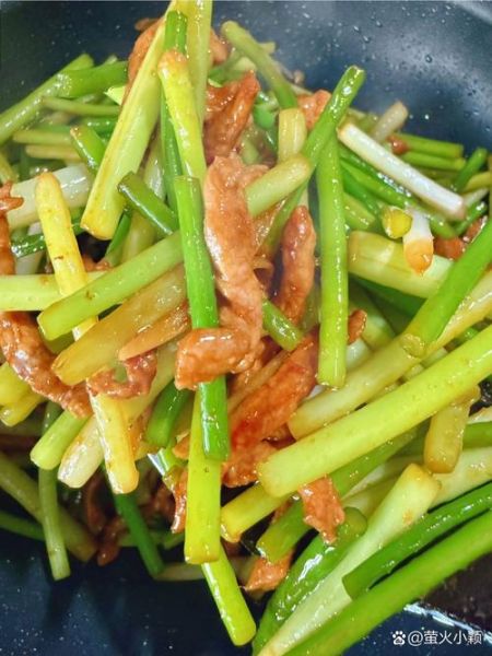 蒜薹炒肉怎么炒好吃_蒜薹炒肉用哪个部位肉-第3张图片-山城妙识