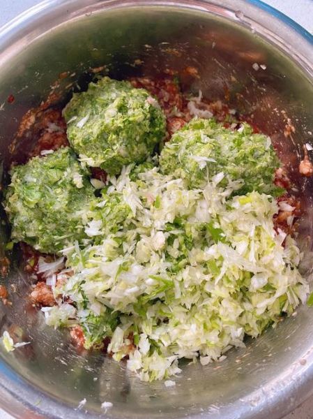 白菜肉饺子馅怎么调好吃_白菜猪肉馅要不要焯水-第1张图片-山城妙识