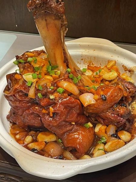 扒肘子怎么做_扒肘子为什么肥而不腻-第1张图片-山城妙识