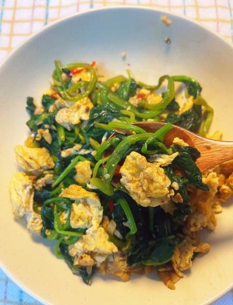 菠菜炒鸡蛋怎么做_菠菜炒鸡蛋家常做法-第1张图片-山城妙识 菠菜炒鸡蛋怎么做_菠菜炒鸡蛋家常做法-第1张图片-山城妙识