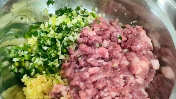 羊肉丸子怎么做好吃_家常羊肉丸子做法步骤-第3张图片-山城妙识 羊肉丸子怎么做好吃_家常羊肉丸子做法步骤-第3张图片-山城妙识