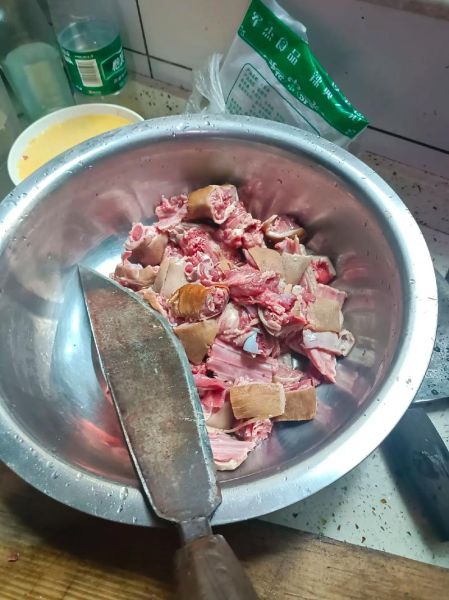 农村大锅炖狗肉怎么做_狗肉炖多久才烂-第1张图片-山城妙识 农村大锅炖狗肉怎么做_狗肉炖多久才烂-第1张图片-山城妙识