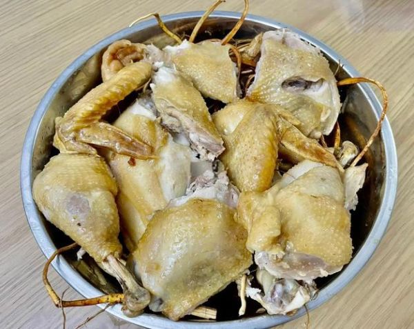 五指毛桃焗鸡怎么做_五指毛桃焗鸡做法步骤-第2张图片-山城妙识 五指毛桃焗鸡怎么做_五指毛桃焗鸡做法步骤-第2张图片-山城妙识