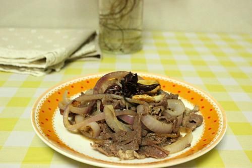 羊肉炒洋葱怎么做_羊肉炒洋葱的家常做法-第1张图片-山城妙识