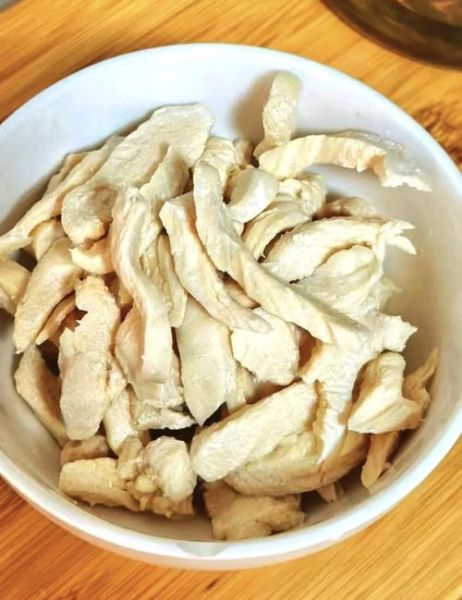 水煮鸡胸肉怎么做_水煮鸡胸肉减肥餐做法-第3张图片-山城妙识