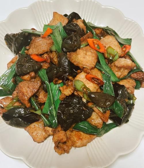 炒木耳怎么做_木耳炒前要不要焯水-第1张图片-山城妙识