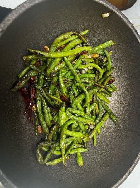 干炸豆角怎么做才酥脆_干炸豆角要不要焯水-第3张图片-山城妙识