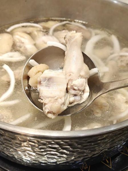 椰子鸡火锅怎么做_椰子鸡火锅汤底配方-第1张图片-山城妙识