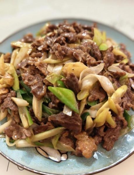 葱爆牛肉怎么做才嫩_家常葱爆牛肉的做法窍门-第1张图片-山城妙识