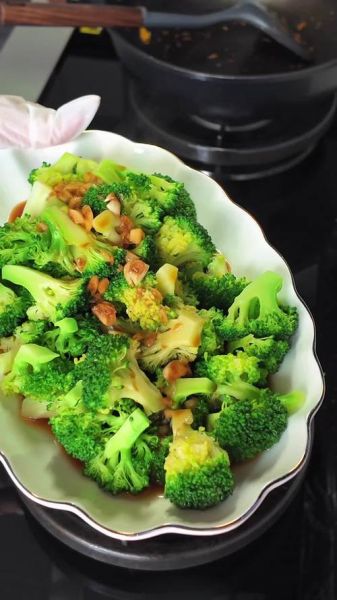 白灼西兰花怎么做_焯水几分钟才脆绿-第2张图片-山城妙识 白灼西兰花怎么做_焯水几分钟才脆绿-第2张图片-山城妙识