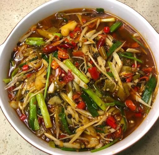 葱葱鲫鱼怎么做_鲫鱼葱香浓郁秘诀-第1张图片-山城妙识 葱葱鲫鱼怎么做_鲫鱼葱香浓郁秘诀-第1张图片-山城妙识