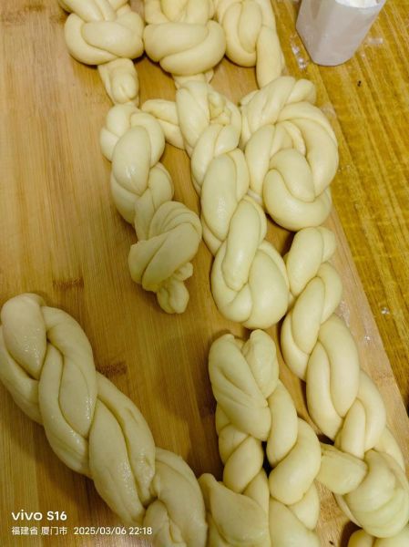 麻花怎么做才酥脆_麻花炸多久才金黄-第2张图片-山城妙识