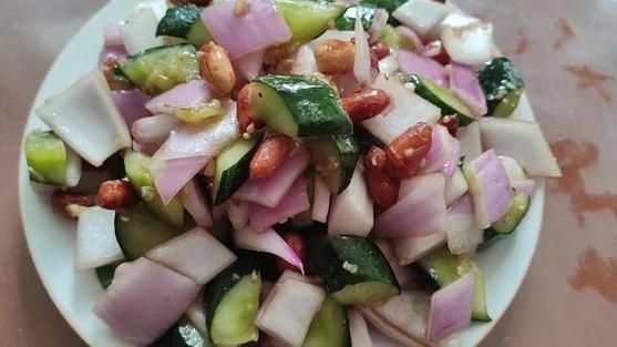 黄瓜洋葱怎么凉拌好吃_需要焯水吗-第3张图片-山城妙识
