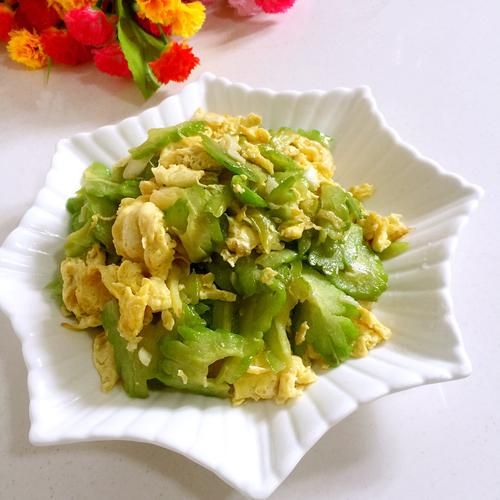 苦瓜炒鸡蛋怎么做_苦瓜炒鸡蛋要不要焯水-第3张图片-山城妙识