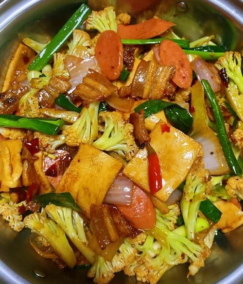 干锅五花肉怎么做_干锅五花肉的家常做法-第1张图片-山城妙识