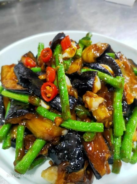 茄子烧豆角怎么做_茄子烧豆角先炒哪个-第2张图片-山城妙识