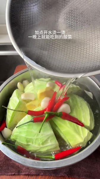 开水烫酸菜怎么做_酸菜焯水还是直接炒-第1张图片-山城妙识 开水烫酸菜怎么做_酸菜焯水还是直接炒-第1张图片-山城妙识