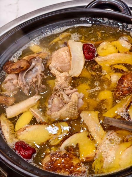 鲜松茸炖鸡怎么做_鲜松茸炖鸡需要焯水吗-第2张图片-山城妙识 鲜松茸炖鸡怎么做_鲜松茸炖鸡需要焯水吗-第2张图片-山城妙识