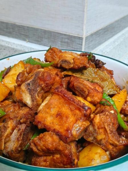 排骨炖土豆怎么做_排骨炖土豆要焯水吗-第1张图片-山城妙识