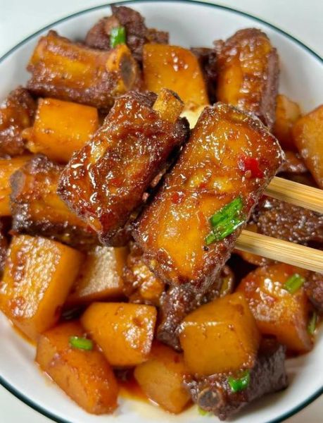 排骨炖土豆怎么做_排骨炖土豆要焯水吗-第2张图片-山城妙识