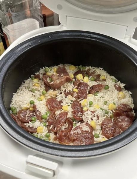 腊味饭的做法电饭煲_电饭煲腊味饭怎么做好吃-第1张图片-山城妙识