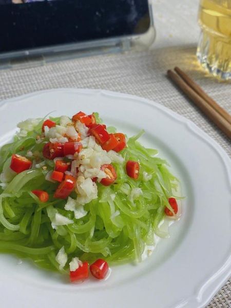 凉拌莴苣怎么做_凉拌莴苣要不要焯水-第3张图片-山城妙识