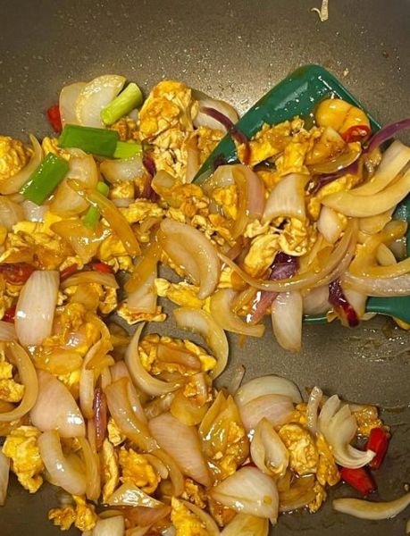 洋葱怎么炒好吃_洋葱炒蛋的做法步骤-第1张图片-山城妙识