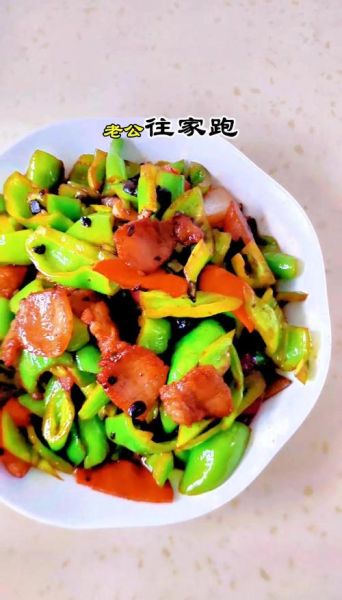 五花肉炒辣椒怎么做_五花肉炒辣椒先炒肉还是先炒辣椒-第3张图片-山城妙识