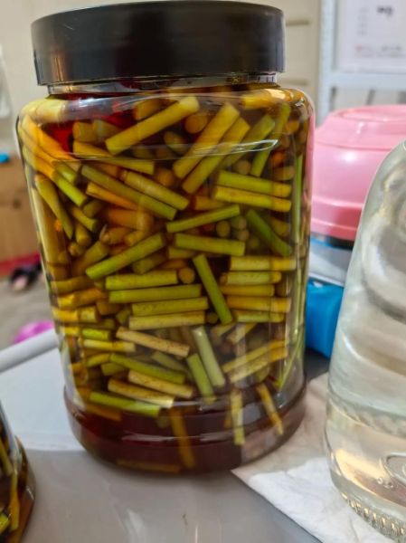 腌蒜苔的最简单做法_怎么腌蒜苔又脆又入味-第2张图片-山城妙识