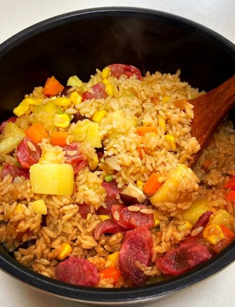 电饭煲腊肠饭怎么做_腊肠饭水和米的比例是多少-第1张图片-山城妙识