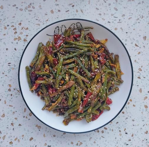 干瘪豆角怎么炒才好吃_干煸豆角要不要焯水-第3张图片-山城妙识
