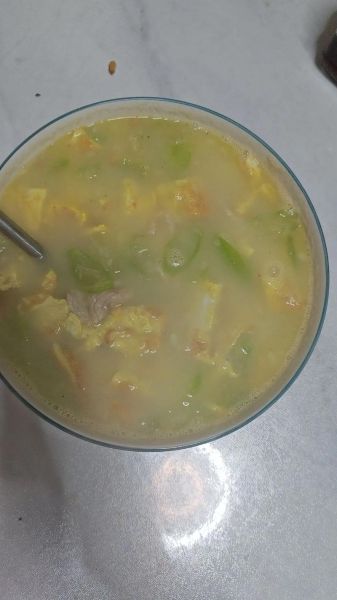 丝瓜肉丝汤怎么做_丝瓜肉丝汤先炒还是先煮-第3张图片-山城妙识