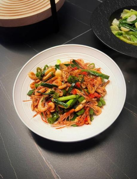 炒小河虾怎么做好吃_小河虾要不要焯水-第1张图片-山城妙识