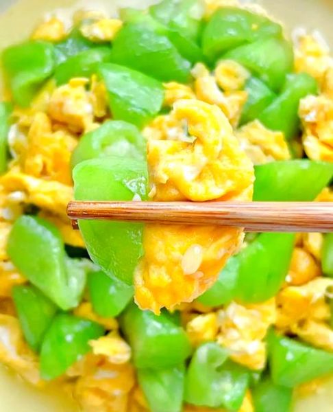 鸡蛋炒丝瓜怎么做_丝瓜炒鸡蛋要不要焯水-第1张图片-山城妙识 鸡蛋炒丝瓜怎么做_丝瓜炒鸡蛋要不要焯水-第1张图片-山城妙识