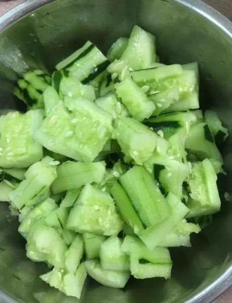 拍黄瓜怎么做好吃_拍黄瓜要不要焯水-第2张图片-山城妙识